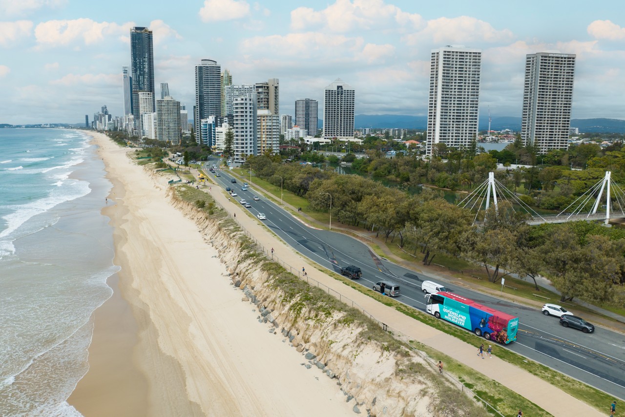 Tour Queensland by bus in two weeks